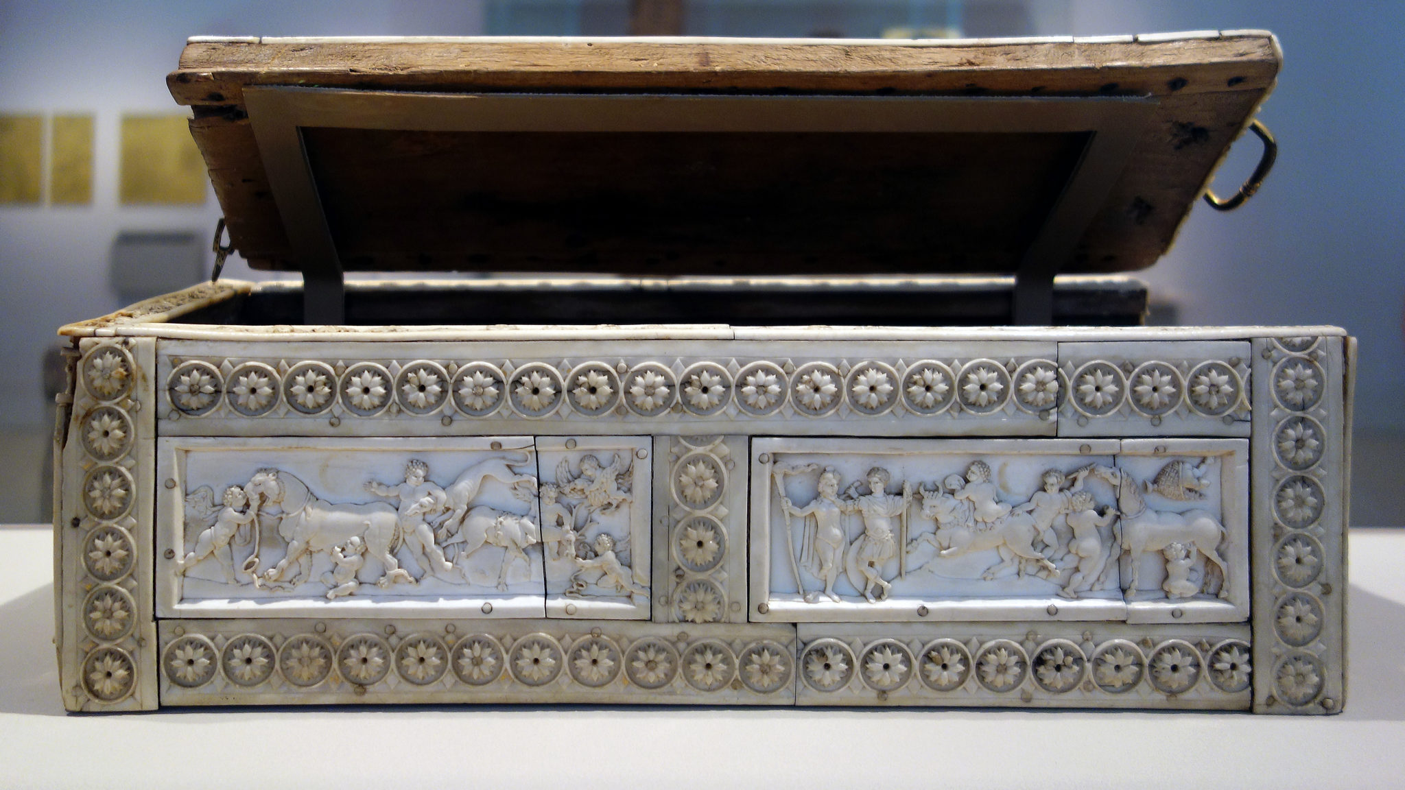 Smarthistory – Middle Byzantine secular art