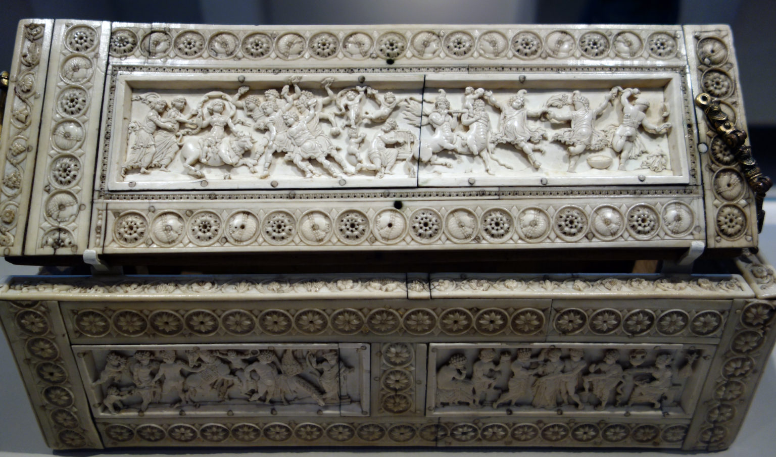 Smarthistory – Middle Byzantine secular art