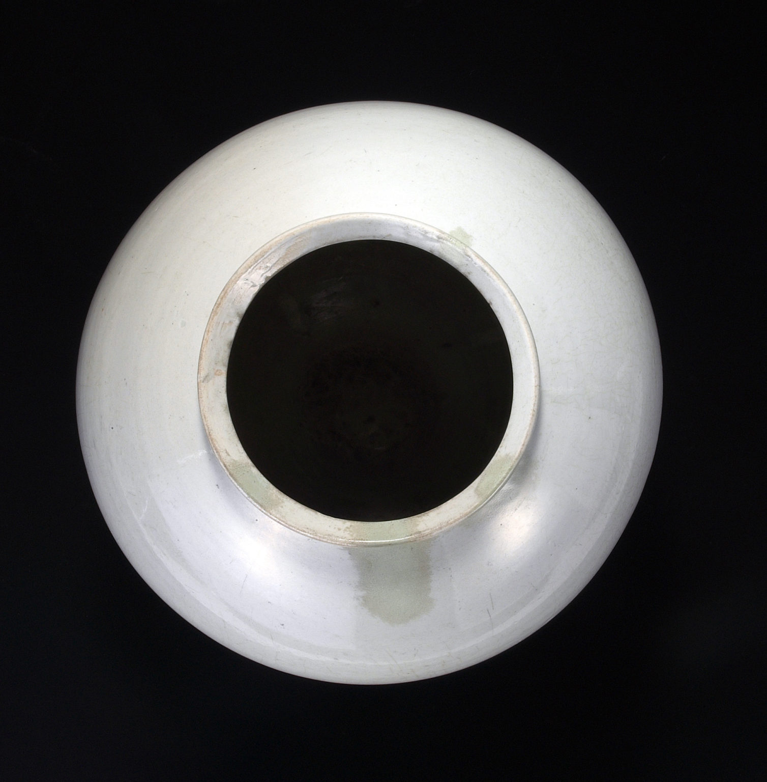 Smarthistory – White porcelain moon jars