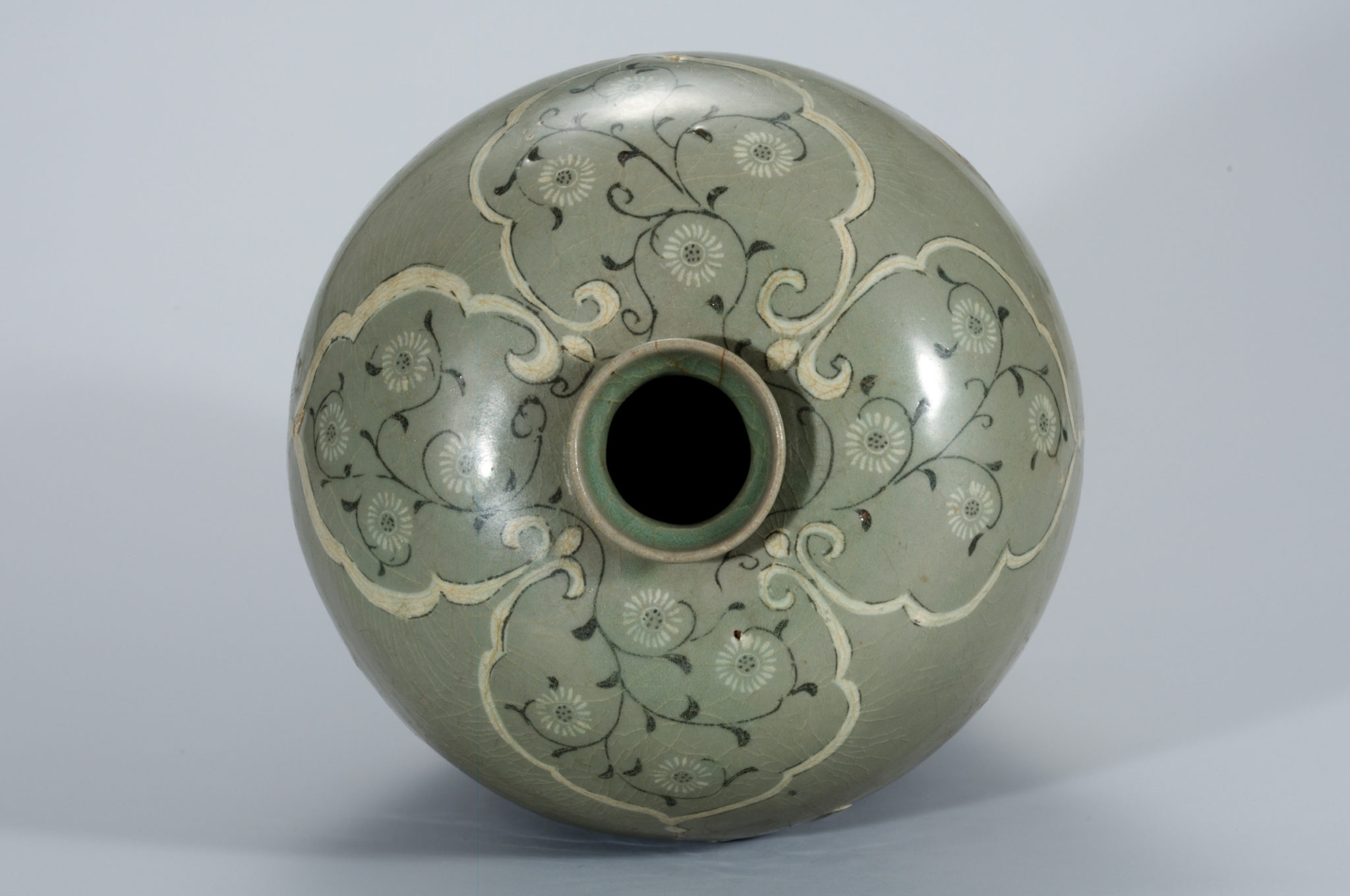 Smarthistory – Maebyeong with peony design