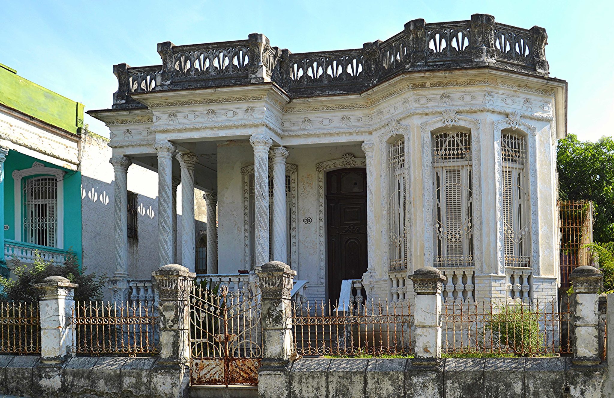 Smarthistory – Amelia Peláez del Casal, Fishes