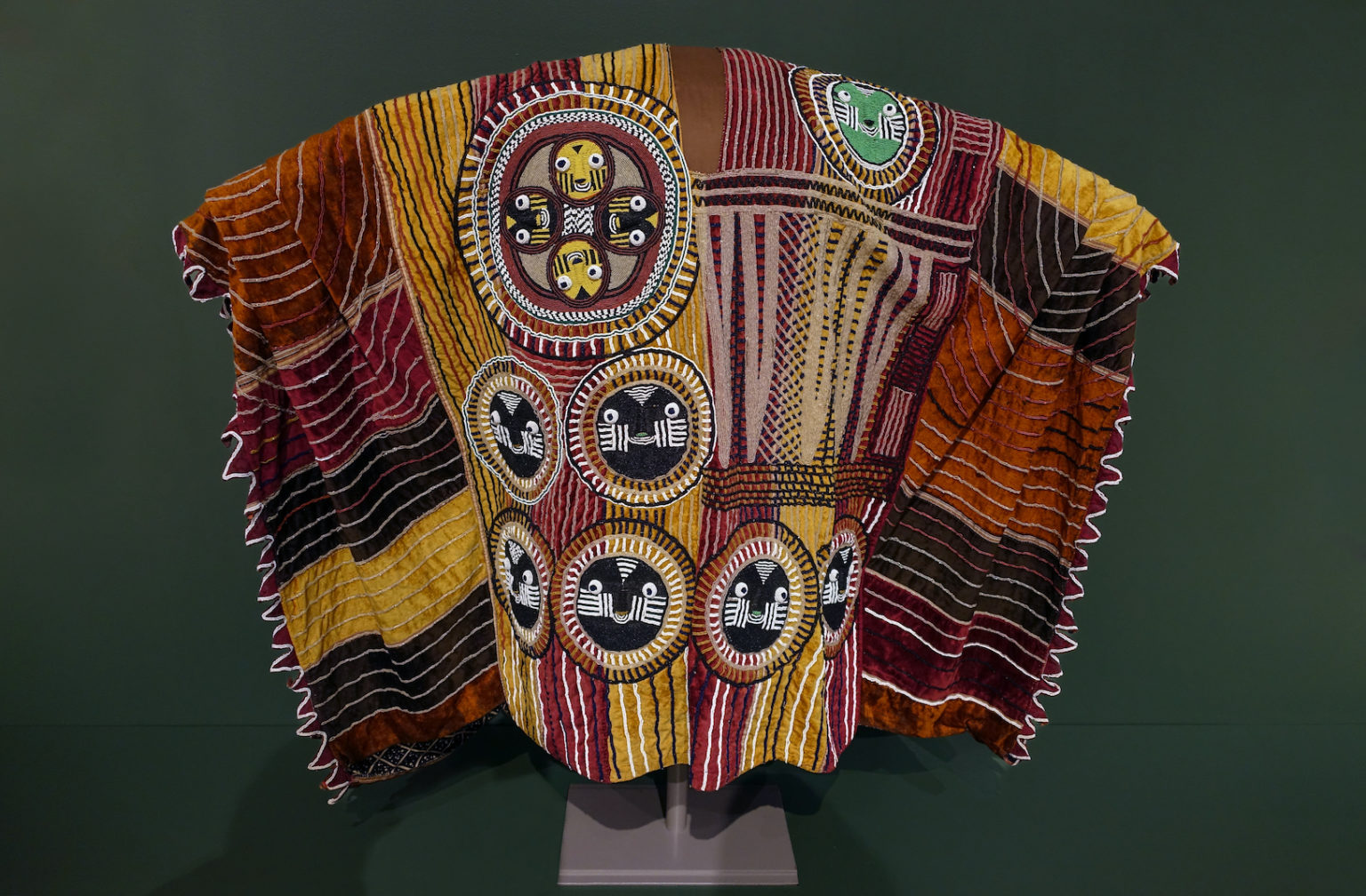 Smarthistory – Ceremonial robe (agbádá ìlèkè), Yoruba artist