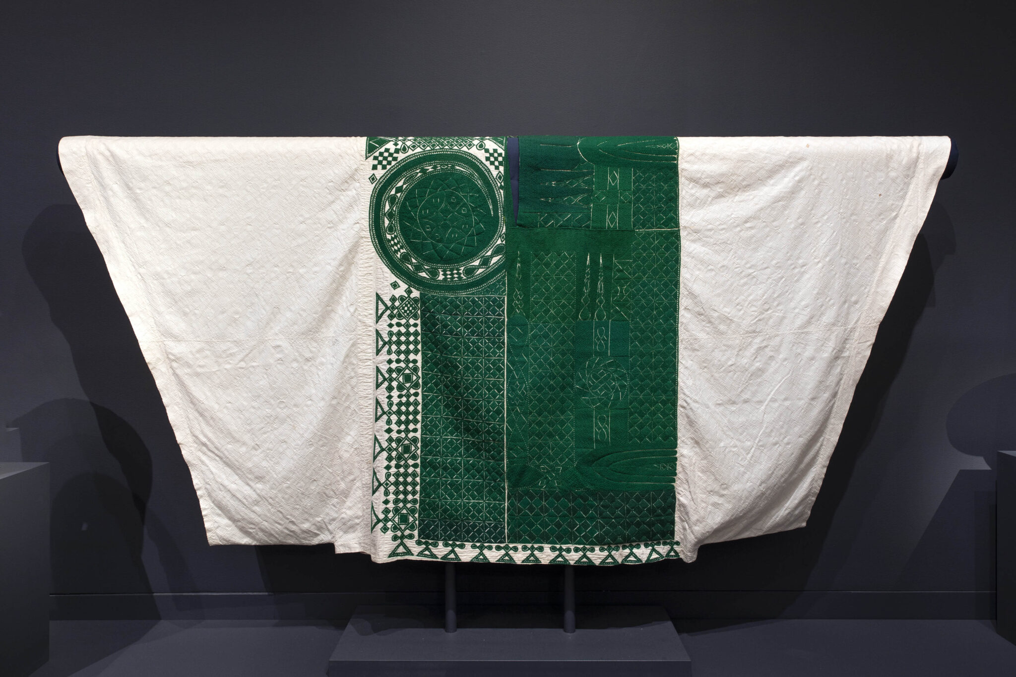 Smarthistory – Ceremonial robe (agbádá ìlèkè), Yoruba artist