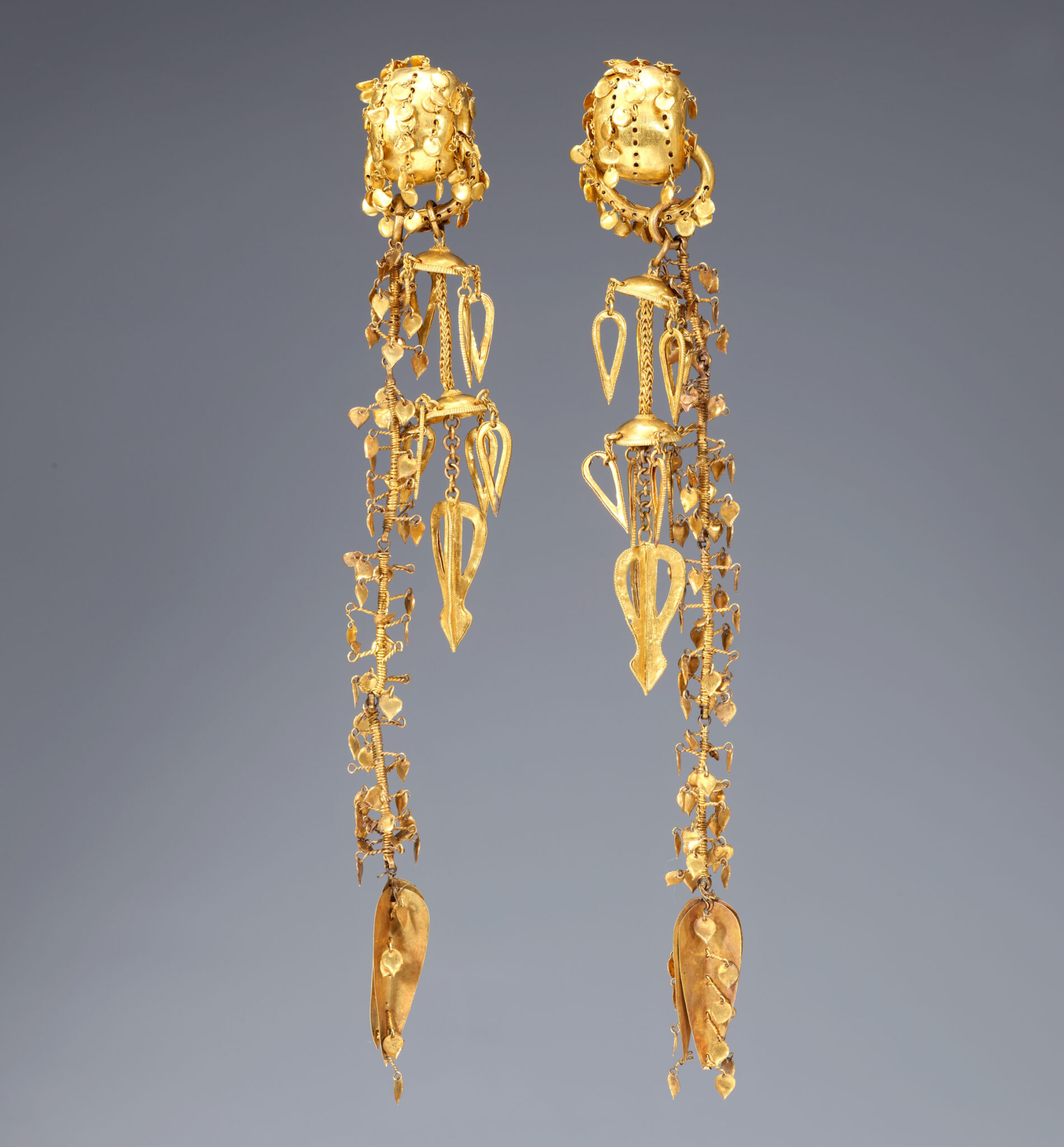 Smarthistory – Dangling pendants for gold crowns