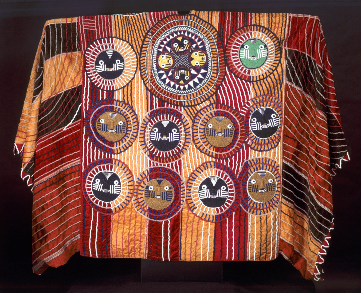 Smarthistory – Ceremonial robe (agbádá ìlèkè), Yoruba artist