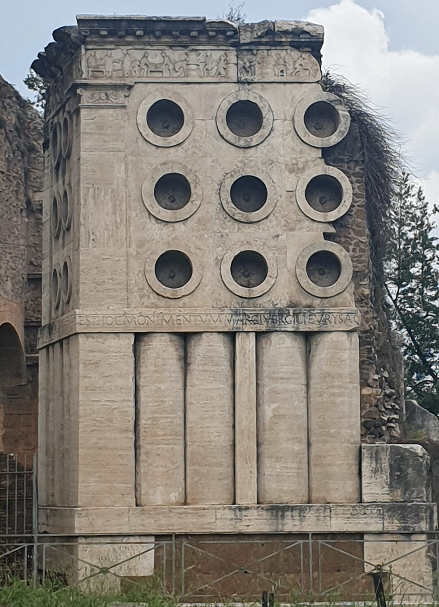 Smarthistory – The Tomb of Eurysaces / The Tomb of the Baker